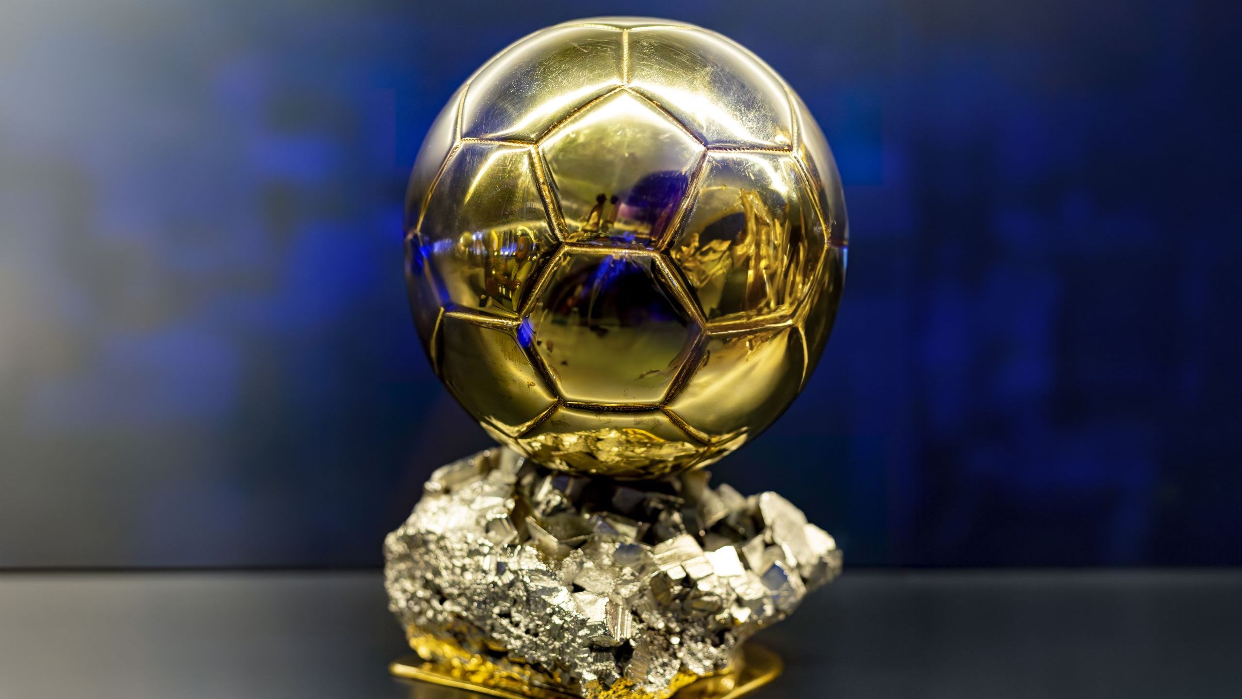 Goldener Ball von Maradona wird in Frankreich versteigert - Sky Sport ...